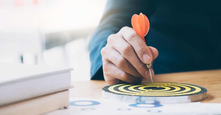 Cómo definir la misión y visión de una empresa (15 Ejemplos)